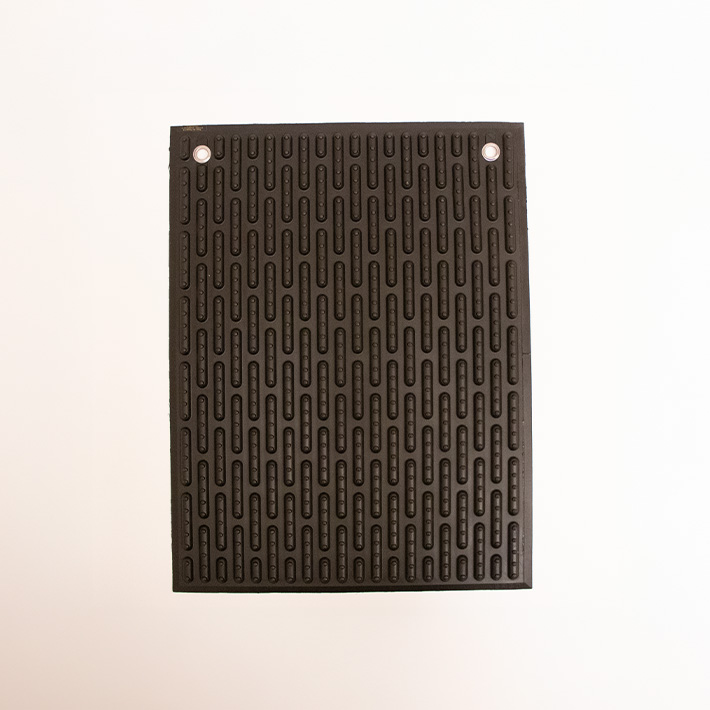 11071-60×45-11 Ergomat Nitril 60 x 45 cm Svart Ø 11 mm 2 hull – Floor-Tec